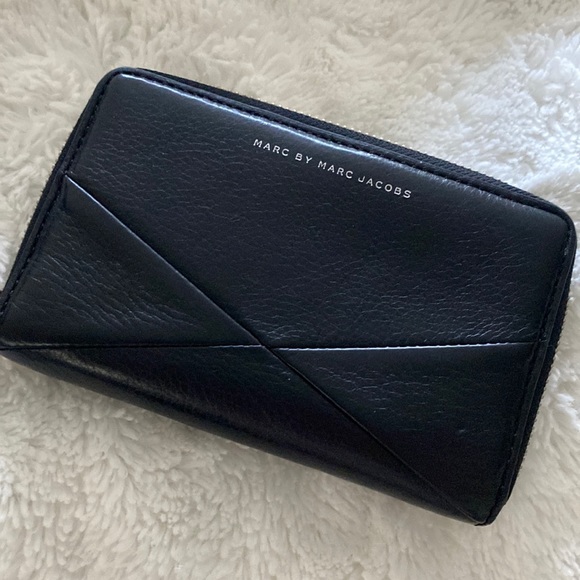 Marc Jacobs | Accessories | Marc Jacobs Leather Wallet | Poshmark